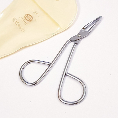 Пинцет для бровей в форме ножниц. zlatto-jewelry