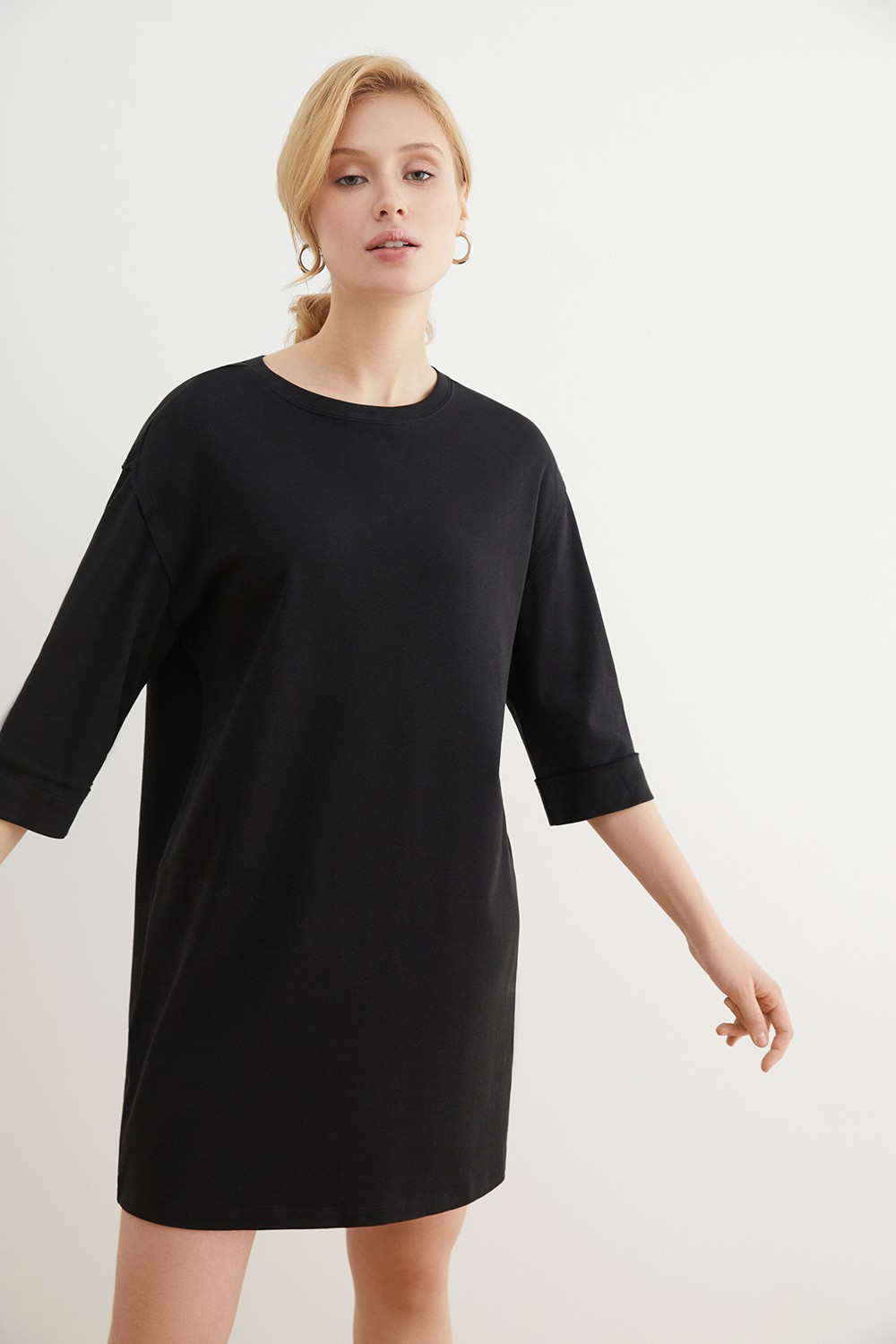 Платье жен. Armanda черный. CONCEPT CLUB